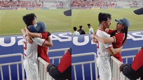 Momen Arhan And Azizah Salsha Pelukan Sambut Pahlawannya Loloskan Timnas