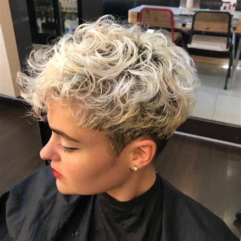 Verwandeln Sie Ihren Look Mit Kurzem Pixie Cut Locken Rbeuatysalon