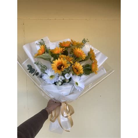 S2 ส่ง กทม ใช้เวลา 1 วัน ช่อทานตะวัน ช่อบูเก้ ช่อดอกไม้แห้ง ดอกไม้เกาหลี ช่อดอกไม้ปัจฉิม ช่อรับ