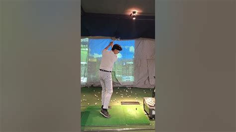 클럽 균형점을 이해하면서압력이 걸리는 손가락을 연습오른손 검지가 들어올리고놔주면 자유낙하해요그때 왼손 세 손가락이 잡아주고헤드가 자유롭게 움직일 때 스피드가