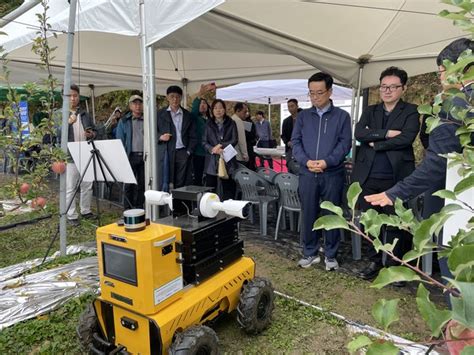 과수재배의 새로운 바람 자율주행 로봇 실증현장 연시회 열려