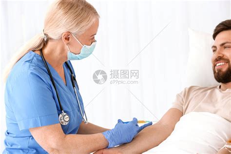 与住院病房人共诊的高清图片下载 正版图片503793006 摄图网