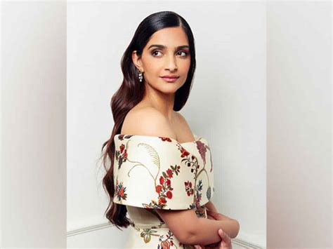 Sonam Kapoor Greets Uk Crowd With Namaste During Coronation Concert