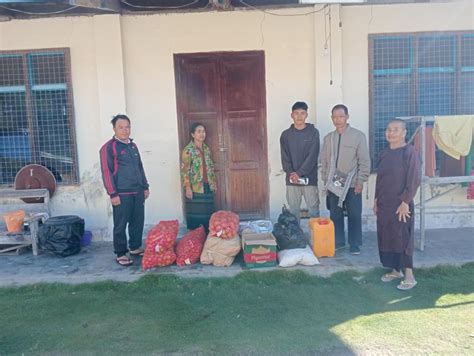 မိုးနဲမြို့နယ် နားခံကျေးရွာအုပ်စု နားခံကမ္မဌာန်းကျောင်းရှိ မိဘမဲ့ကလေးငယ်များအား စုပေါင်းလှူဒါန