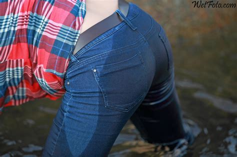 Hotties Wearing Tight Jeans Pants T I G H T Com