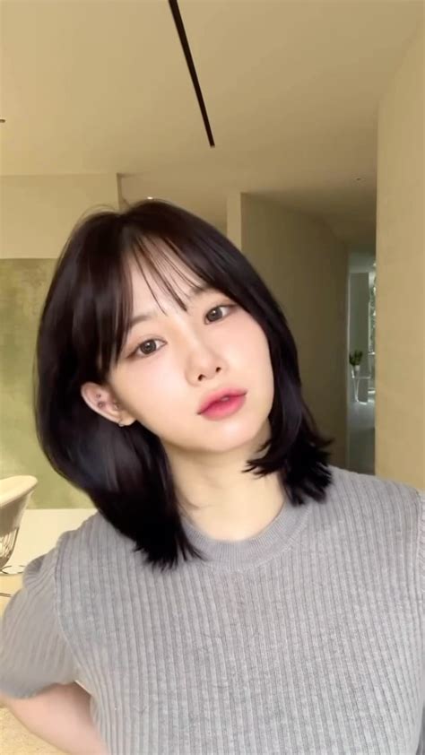 아크아틀리에 안진영 중단발 레이어드컷 단발전문가 중단발 가벼우면서도 안정감 있는 레이어드에 과하지 않게 가볍게 드라이 한듯한 자연스러운 느낌의 컬로 흐름을 잡아주어