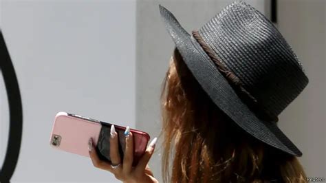 Pengiriman SMS Seks Di Kalangan Kaum Muda Inggris Meningkat BBC News Indonesia