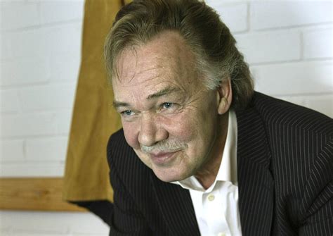 Laulaja Kari Tapion Joona Pojalta Odottamaton Ilmoitus Como Fi