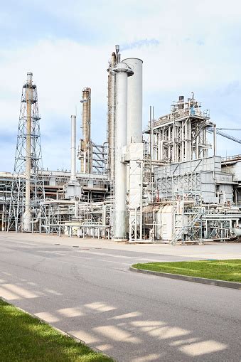 대용량 암모니아 생산 워크샵 카피 스페이스 수직무거운 하늘 아래 원자로와 변환기가있는 현대 석유 화학 공장의 외관 암모니아에 대한 스톡 사진 및 기타 이미지 Istock