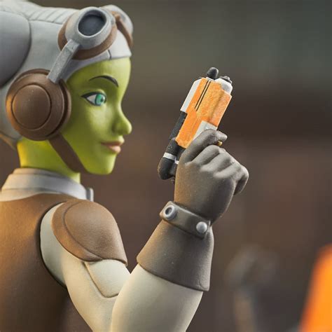 Star Wars Rebels Hera And Chopper 17 Scale Mini Bust Set