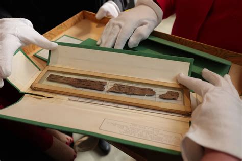 Грамоти яким сотні років Золота книга Львова та безпека як працює Центральний державний