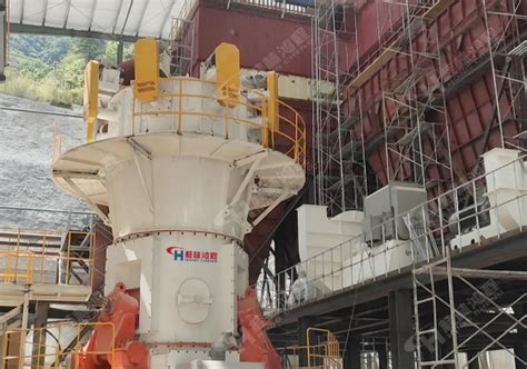 国内某碳酸钙企业安装三台HLMX1700超细立磨和HC1900大型雷蒙磨 桂林鸿程