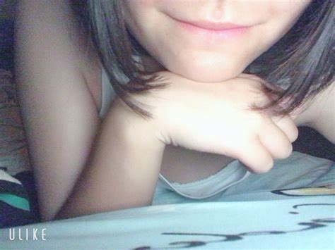 処女の18歳女子が未貫通びらびら濡れマ コ晒した顔晒しヌード自撮り画像 42枚 動画 3本 アダルト最新トレンド
