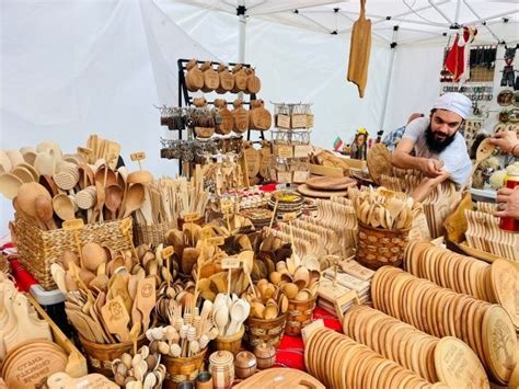 Стотици търговци и родни производители са част от фолклорния събор Леденика снимки