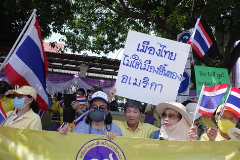 ‘เครือข่ายคนเชียงใหม่รักในหลวง ศปปส ยื่นหนังสือถึงทูตสหรัฐฯ หยุดแทรกแซงไทย สถาบันกษัตริย์