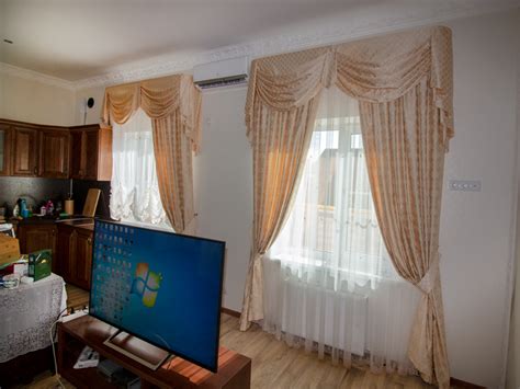 Классические шторы с ламбрекеном. Гостиная (зал). Шторы с ламбрекеном