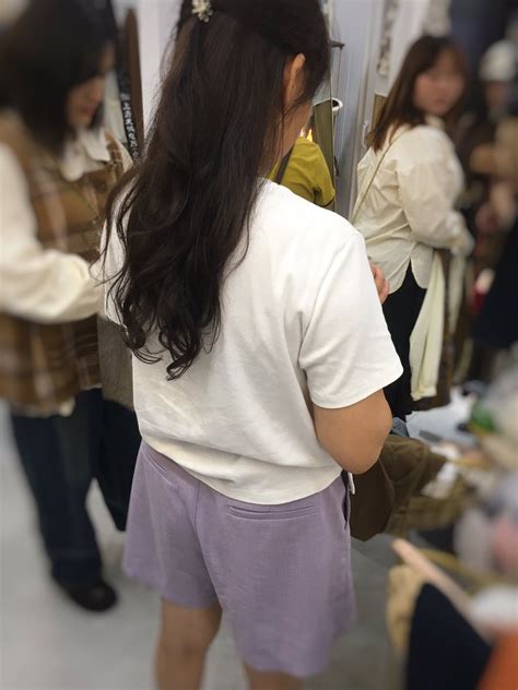 璃沫莫 on Twitter 陪母上逛街中 我也想买新衣服我都没衣服穿了呜呜 衣柜都放不下了明明