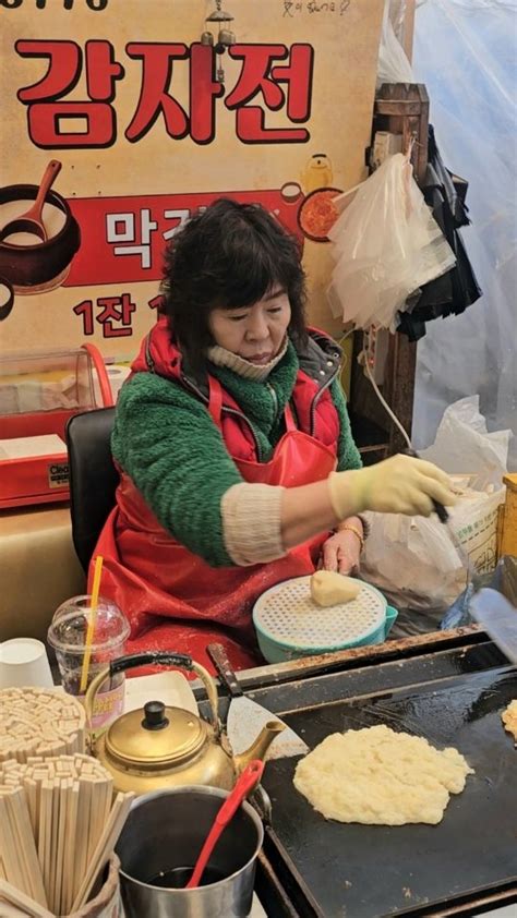 고기리막국수 대표 김윤정 《작은 가게에서 진심을 배우다》저자 국숫집 사리는 어떻게 만들어지나요 시원한 물에 풍덩💦 이렇게요 짠 고기리막국수 유수창셰프
