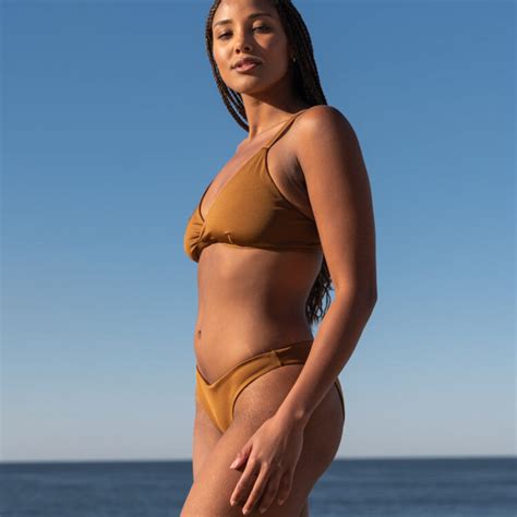 5 Hot Sexy Tan Feelz Bikini Pics