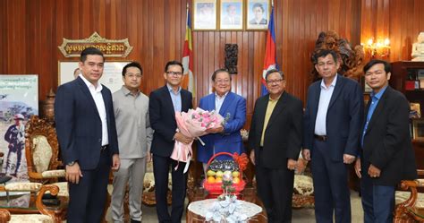 ឯកឧត្តម ខៀវ កាញារីទ្ធ អនុញ្ញាតឱ្យឯកឧត្តម ប៉ែន បូណា ចូលជួបសម្តែងការគួរសម ក្រសួងព័ត៌មាន