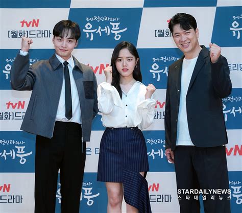 [s포토] 김민재 김향기 김상경 3김시대 조선 정신과 의자 유세풍 네이트 연예