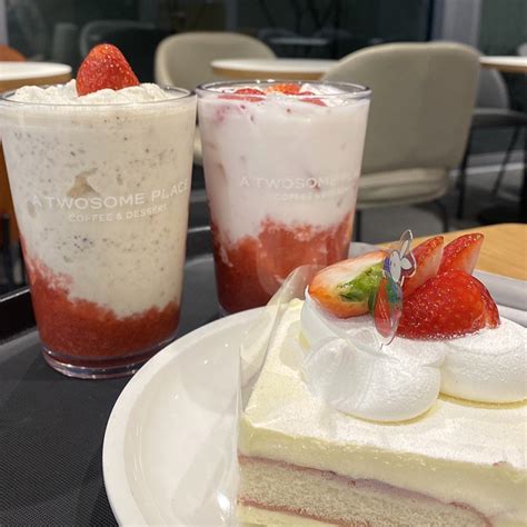 [딸기디저트맛집] 투썸플레이스 딸기메뉴 추천 마스카포네 딸기 생크림 홀케이크 조각케이크 딸기라떼 밀키웨이프라페 네이버 블로그