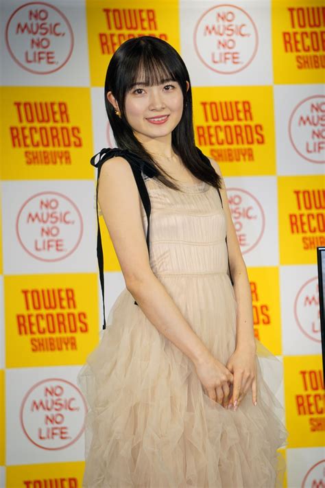 森戸知沙希 大人を意識した一冊 で新たな一歩デビュー10周年記念写真集Co10r Momentが発売 日刊エンタメクリップ