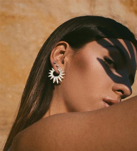 Книжарница Херби Како една од главните колумнистки на Stilleto Грејс Брајтон се има