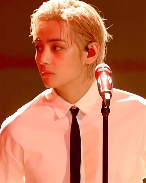 Bts V Love Me Again Stage Performance Teaser Npop Video Dailymotion