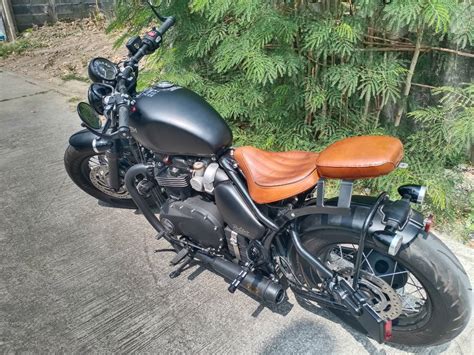 Triumph Bonneville Bobber 2 Seat