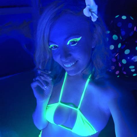 Suzeequeluckyyous Profile Vids Pics And More Manyvids Manyvids