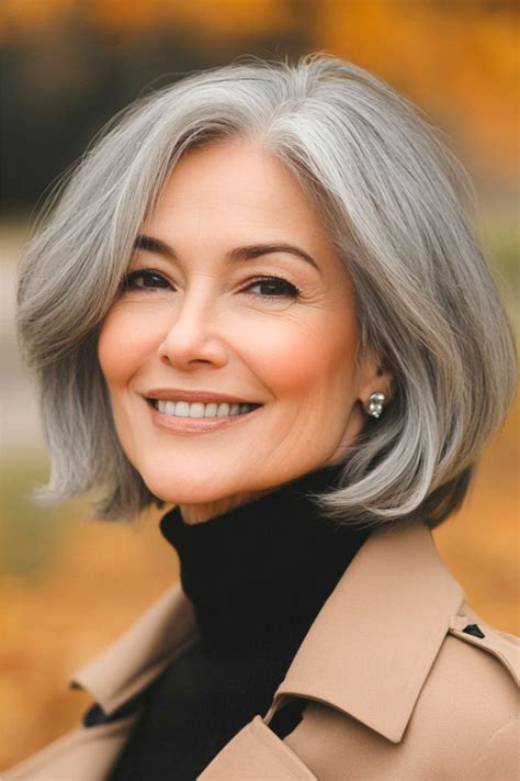 32 Flattering Short Gray Hairstyles That Women In Their 60s Are Getting