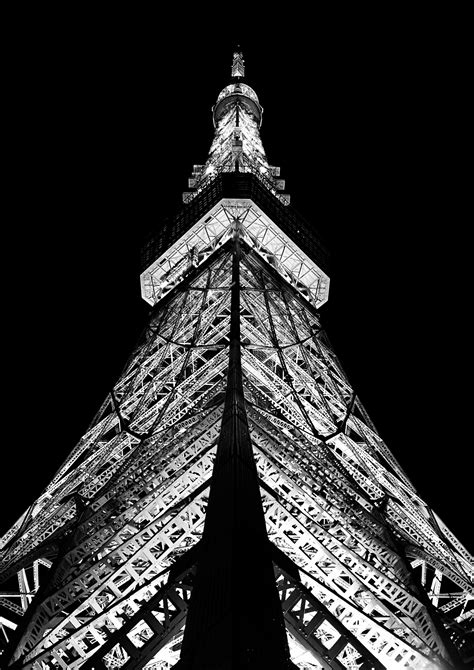 무료 이미지 건물 식물 삼각형 전기 나무 단색화 흑백 사진 정면 대칭 어둠 첨탑 기념물 한밤중 뾰족한 탑 행사 인테리어 디자인 시티