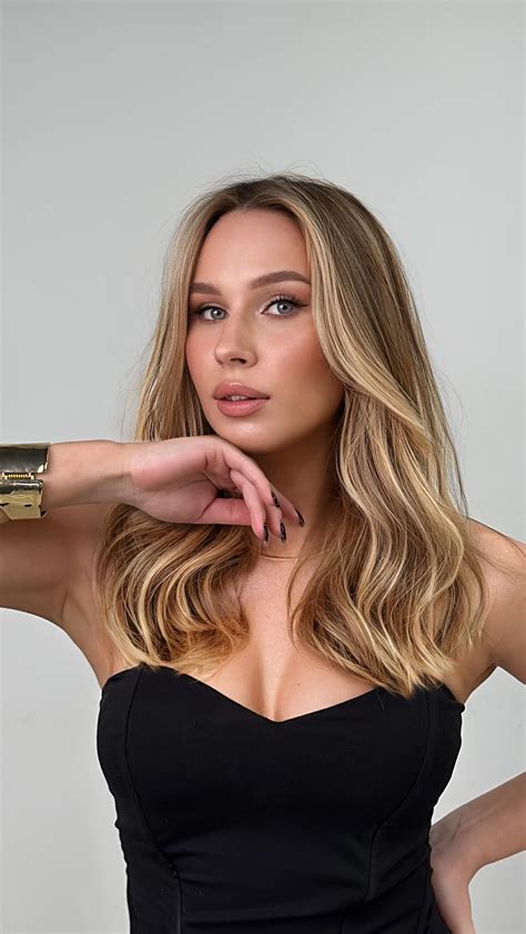 Сегодня наша героиня решилась на смелый шаг — она хочет изменить свой образ и оставить в прошлом