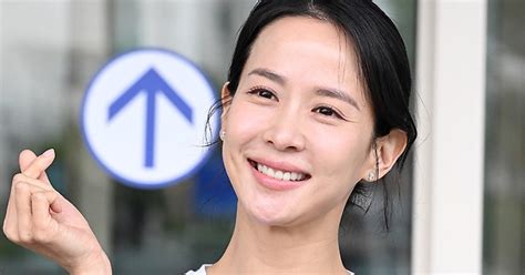 조여정 ‘반짝반짝 윤기나는 손하트[포토엔hd]