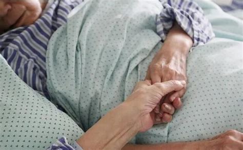 癌症晚期到底是放化疗还是保守治疗?要不要告诉病人真相? 知乎 癌症晚期到底是放化疗还是保守治疗?要不要告诉病人真相? 知乎