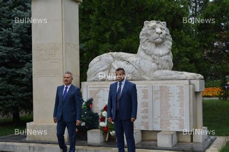 Поднесоха цветя и венци за Деня на Съединението в Монтана