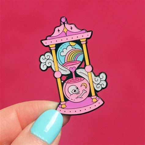 Hourglass Sandtimer Enamel Pin Skull Rainbow Creepy Cute Pastel
