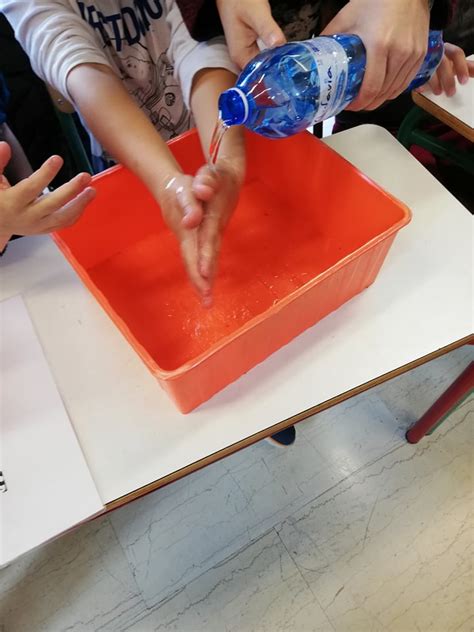 ΑΤΟΜΙΚΗ ΥΓΙΕΙΝΗ ΥΓΙΕΙΝΗ ΧΕΡΙΩΝ 17ο ΔΗΜΟΤΙΚΟ ΣΧΟΛΕΙΟ ΚΑΛΑΜΑΤΑΣ