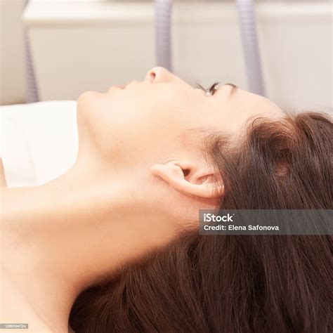 의료 미용 레이저 미용 절차 살롱에서 젊은 여성 전문 의사 여성 스킨케어 기술 제모 25 29세에 대한 스톡 사진 및 기타 이미지 25 29세 2명