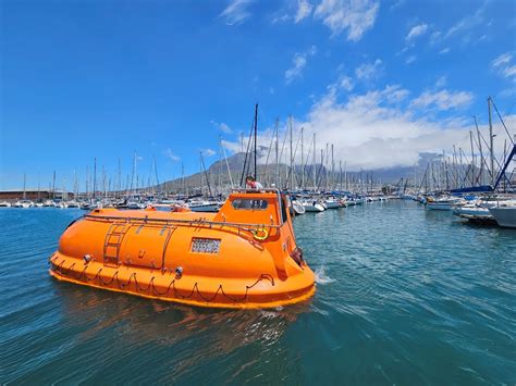 Dnv Classed 12 Man System With A Riina Classed Hyperbaric System And Dnv Approved Davit Sphl