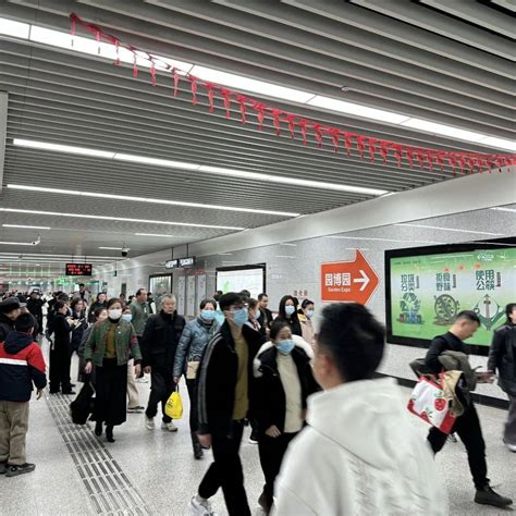 跟着春晚游武汉 这个地铁站因为春晚，冲上客流榜单第二汉口乘客王蔚