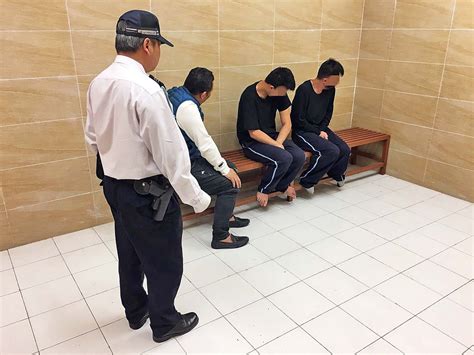 蛇艇撞關船 長竹擊阿SIR 海關浪濤肉搏兇悍蛇頭 澳門力報官網