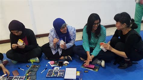 العرائس الكرتونية الكورية لتعزيز العلاقات بين الأبناء والآباء