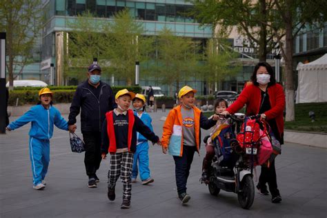 តើ ការ ធ្លាក់ ចុះ ចំនួន ប្រជាជន ចិន នឹង ប៉ះពាល់ ដល់ សេដ្ឋកិច្ច ពិភពលោក ដែរទេ