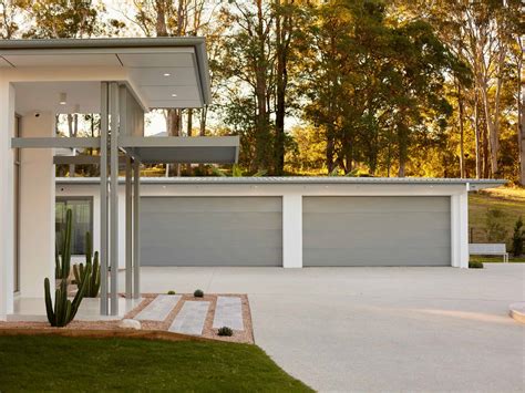Modern 3 Car Garage