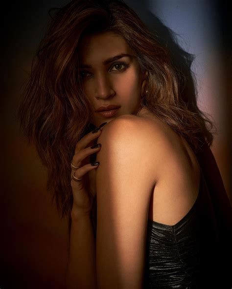 Kriti Sanon Hot Images Telugubulletin Com