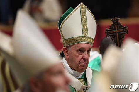 교황 세계주교대의원회의 차관에 최초 여성 수녀 임명 뉴스1