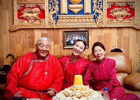 Х Баянмөнх аваргын ач охин Г Хандсүрэн ТАС МН