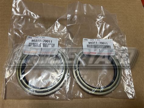 New Toyota Land Cruiser Pack Of 2 Oem Front Axle Oil Seal 90311 70011